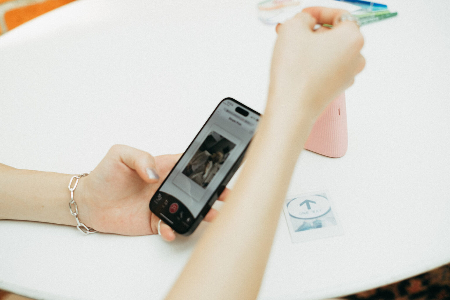 はじめまして、NOA×チェキ。“今”を突き進むソロアーティストが⾒る世界 – 【Cheki Press（チェキプレス）】毎日がちょっと楽しくなる！チェキとの生活を提案・発信するメディア ...