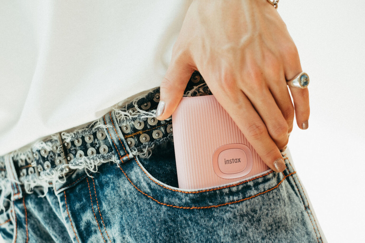 はじめまして、NOA×チェキ。“今”を突き進むソロアーティストが⾒る世界 – 【Cheki Press（チェキプレス）】毎日がちょっと楽しくなる！チェキとの生活を提案・発信するメディア ...